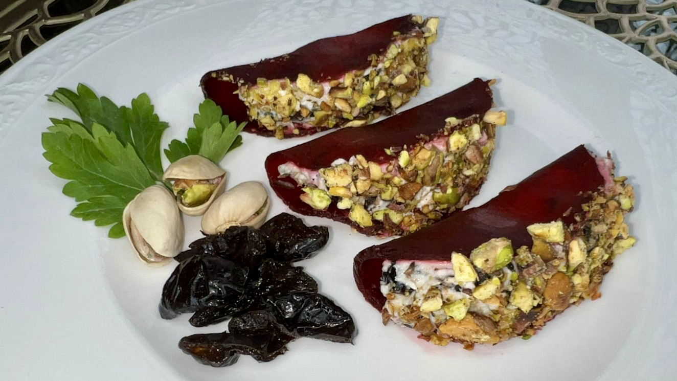 Свекольно-творожная закуска с фисташками ?