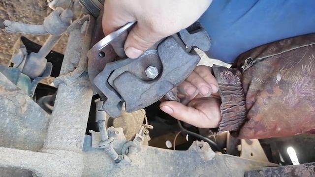 Замена тормозных колодок без потери жидкости, как снять тормозной суппорт, делаем все сами