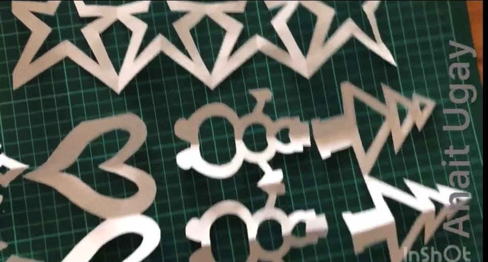 Бумажные поделки, гирлянды создаем вместе с детьмм. Украшаем елку, подарки, комнату, окна