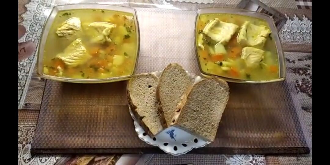 Уха из красной рыбы(лосось, семга, форель) Наваристый рыбный суп из брюшек.