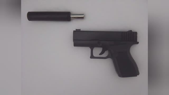 Пистолет с глушителем