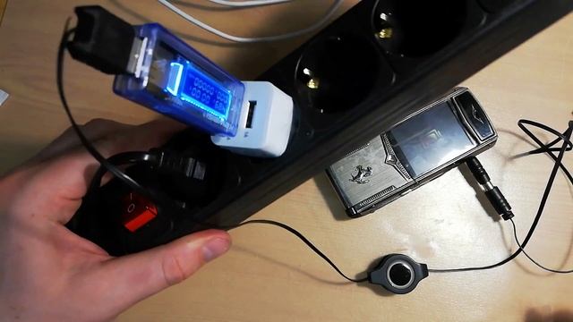 Включаем китайский vertu F510 Ferrari  приблизительно 2009 - 2010 года.