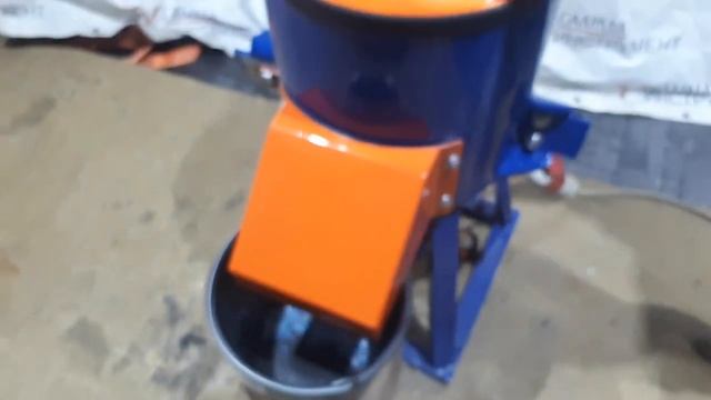 Дробилка для ПЭТ МИ-500Р измельчитель сетка 15 мм.mp4