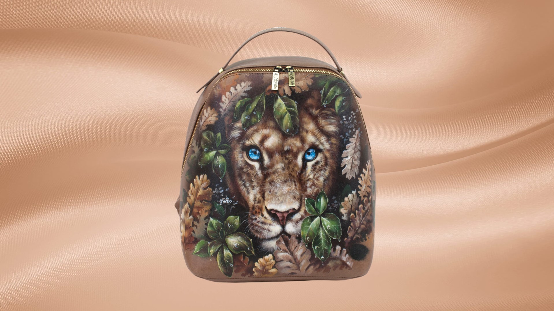 Рюкзак плоский "Львица в листьях" Pelle Volare