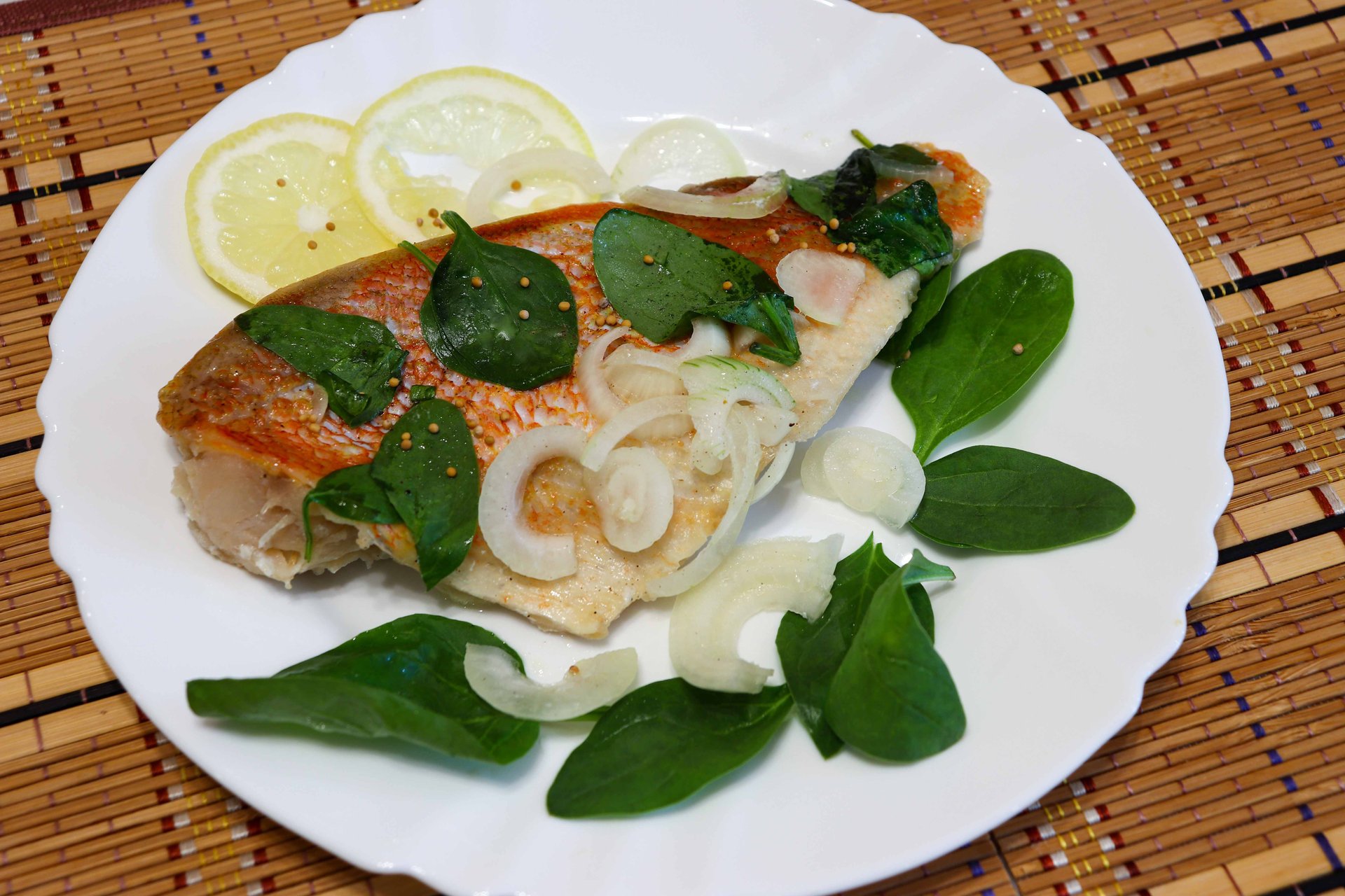 Диетический Запеченный Морской Окунь со Шпинатом:  ПП Рецепт для Здоровья! 🥦