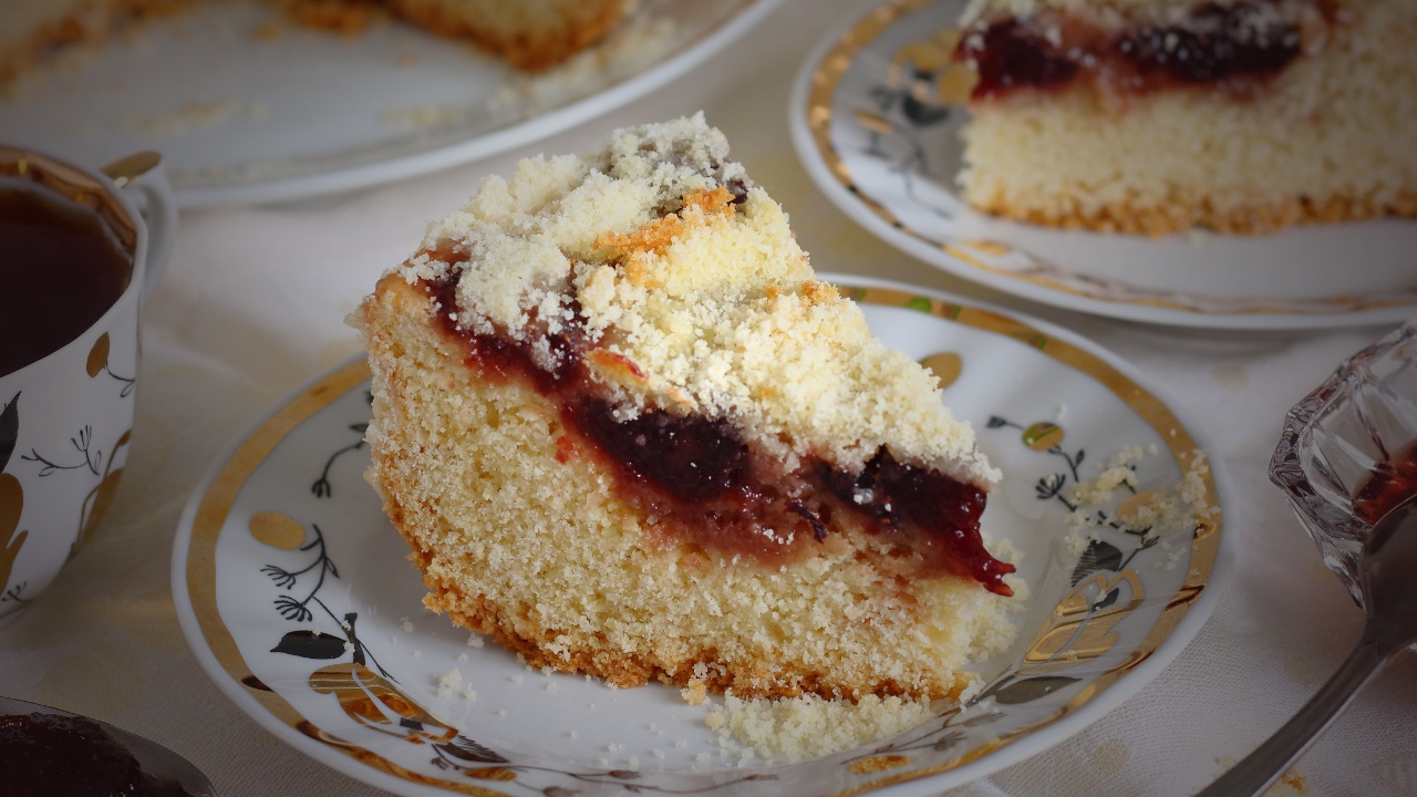 ? Пирог с клубничным вареньем в мультиварке — рецепт простой и вкусной выпечки к чаю