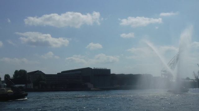 Буксиры "Вихревой", "Сестрорецк" и "Павловск" пошли обратно