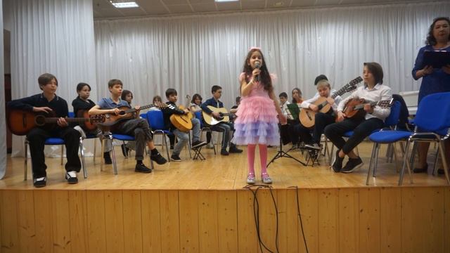 Ходит наша бабушка палочкой стуча. Автор: Дора Хайкина. Читает: Арина Коноваленко, 6  лет