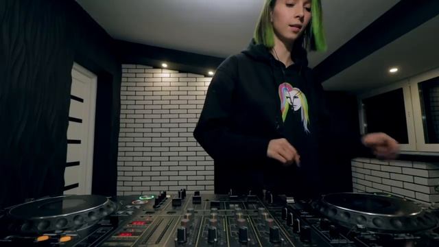 Miss Monique - MiMo Weekly Podcast #004 [Progressive Music] [Tu4liSKkTEs].mp4