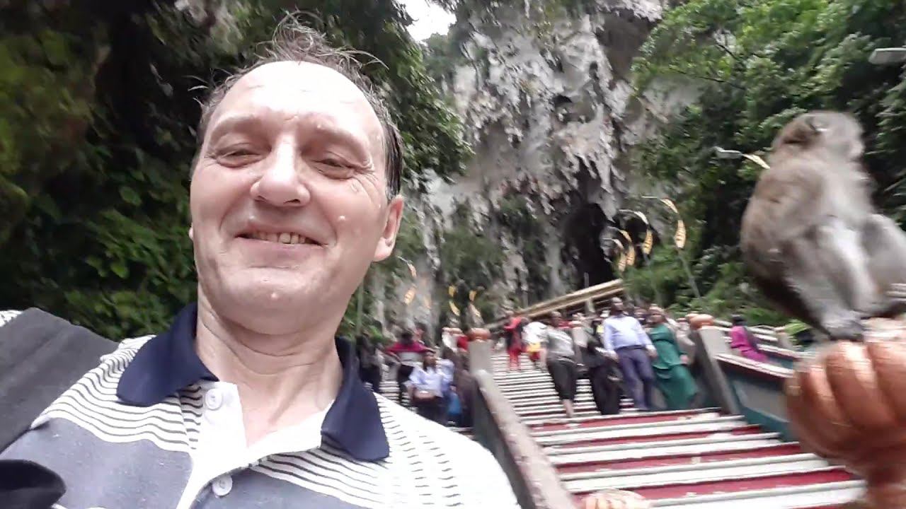 Селфи не понравилось. Получи в ухо...