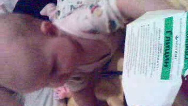 2007 г. Настя. На животике на диване.