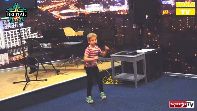 Deni Boom (Денис Бунин) готовится к концерту "Танцуй пока молодой"