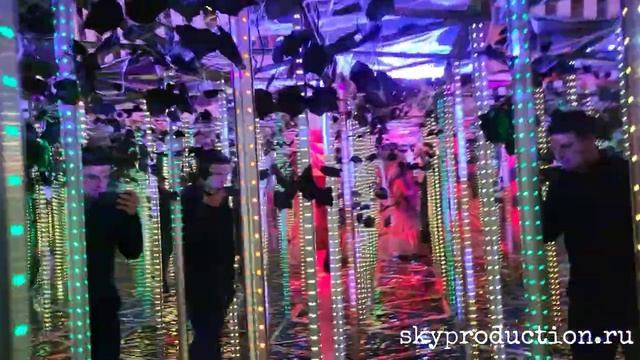 Самый страшный и удивительный зеркальный лабиринт России.