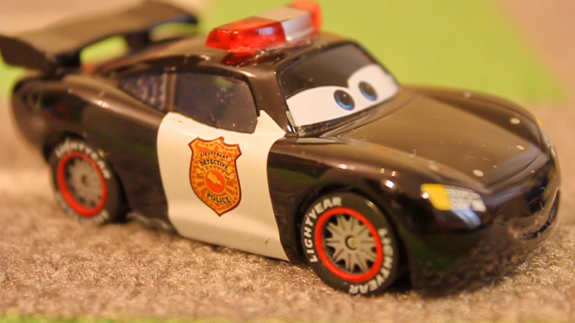 Тачки Маквин Полицейская машина и банда Хот Вилс Мультики про Машинки