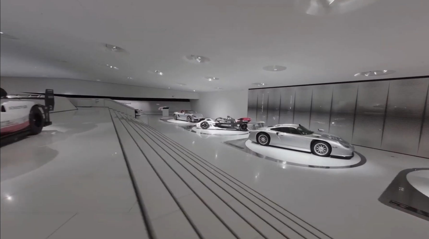 Пролет на FPV дроне по музею Porsche