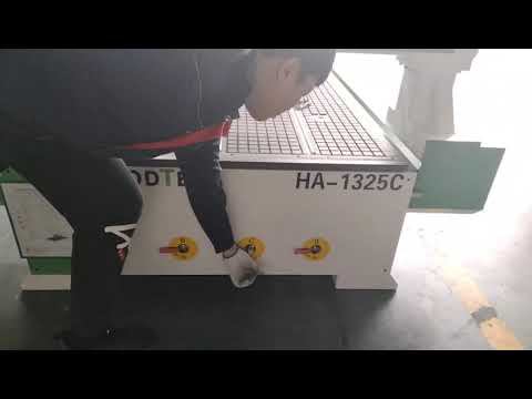 Фрезерно-гравировальный станок с ЧПУ WoodTec HA 1325 C проверка перед отгрузкой в Китае