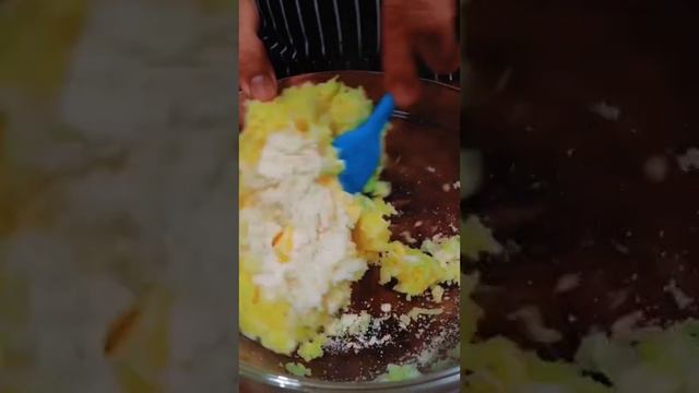 Котлеты с сырным соусом.