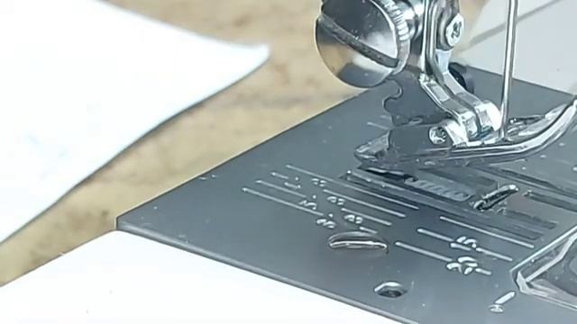 В швейной машинке нет продвижения ткани_ Одна лишь маленькая деталь из за которой все сломалось.