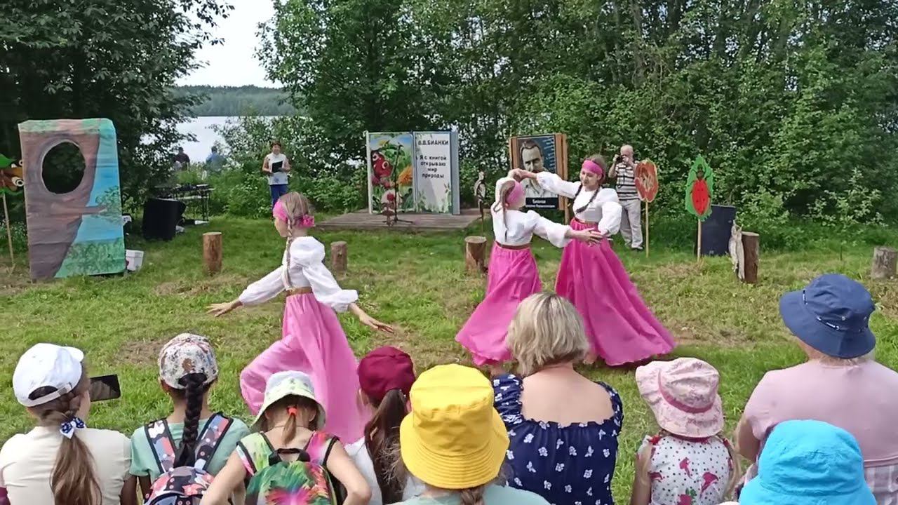 На улице дождик  Бианковский праздник в Боровно