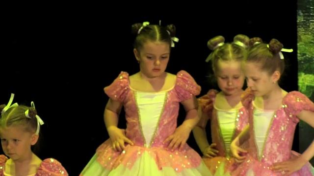 Детская площадка. фрагмент из одного из 4х концертов Школы классического танца для детей с 2 лет