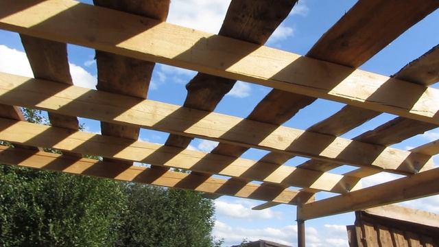 Положил обрешетку. Вечерний выход на реку. Рыбалка на кормушки.