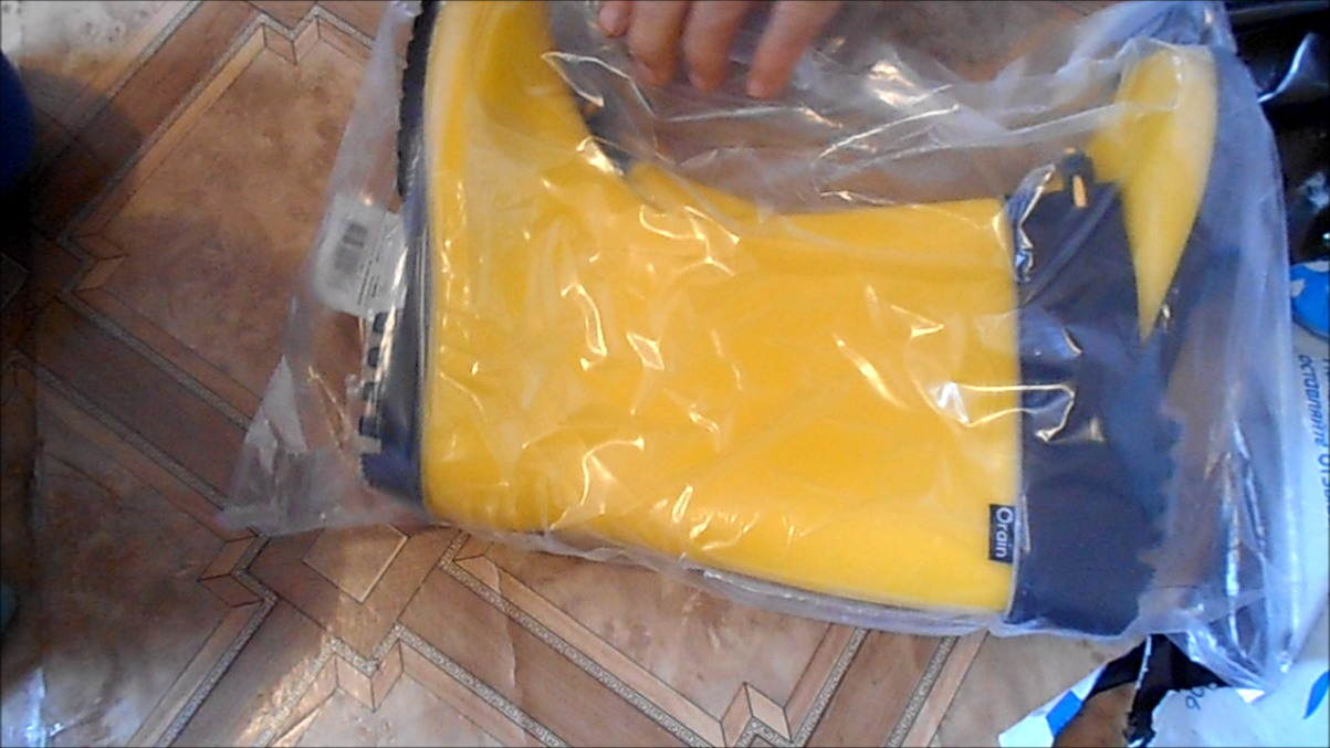 дождливая весна вынудила купить зонт и сапоги