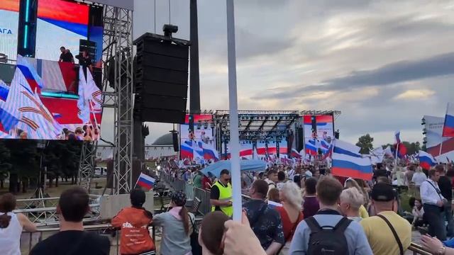 Рок-концерт в Парке Победы на Поклонной Горе в Москве. День Флага России - 22 августа 2022