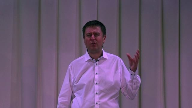 Александр Кравчук читает стихотворение Бориса Минаева "Послесловие к аттестату"