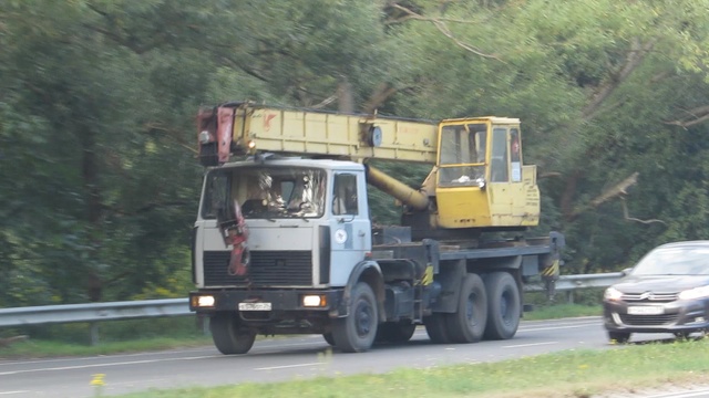 МАЗ 6303 автокран