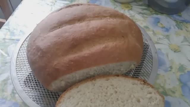 Полезный хлеб с цельно зерновой мукой.