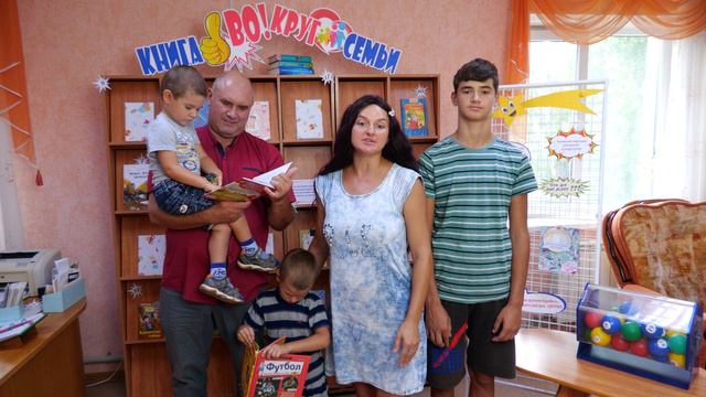 Семья Суздал. Видеоподкаст «Читает семья — читает страна».