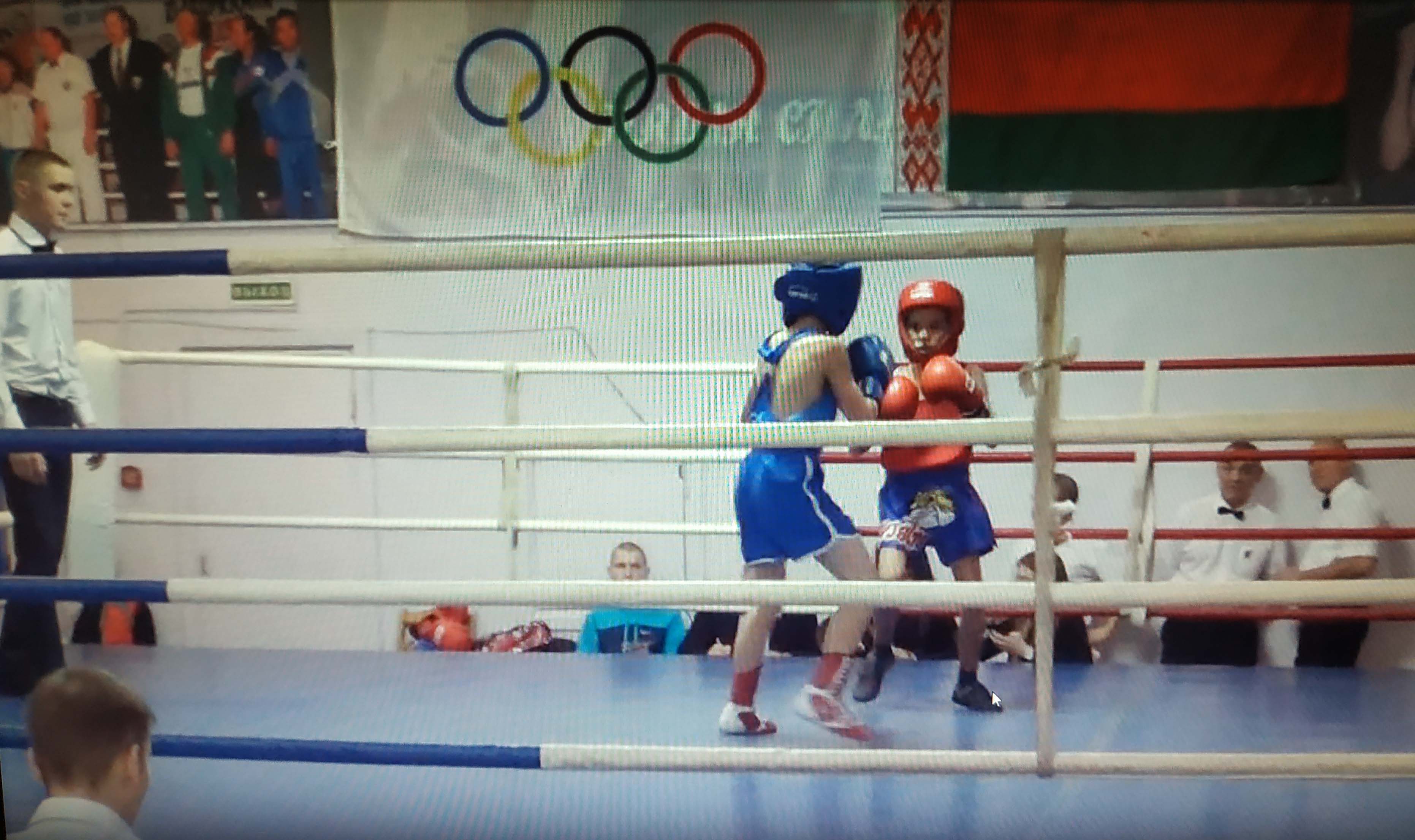 БОКС ЧЕМПИОНАТ МИНСКА ФИНАЛ ДЕТИ. БОЕЦ МУАЙТАЙ ЛУКЬЯНОВ АЛЕКСЕЙ ПРОТИВ БОКСЁРА.