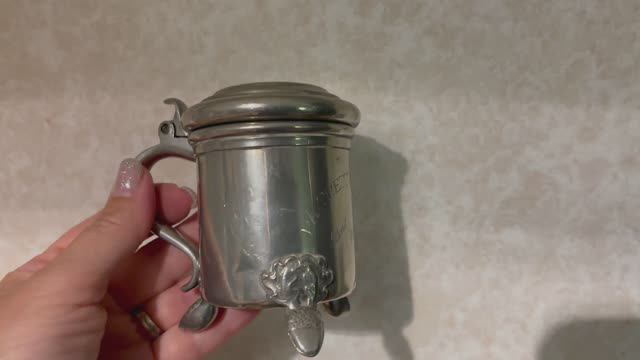 Оловянная шведская кружка на трех ножках в форме желудей, с крышкой. Швеция  🇸🇪 Антиквар.