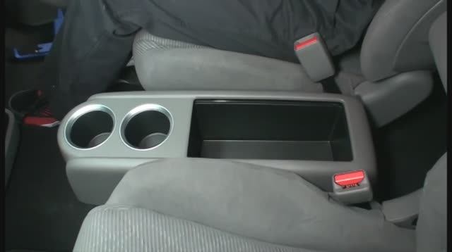 2.8 Замена центрального бардачка