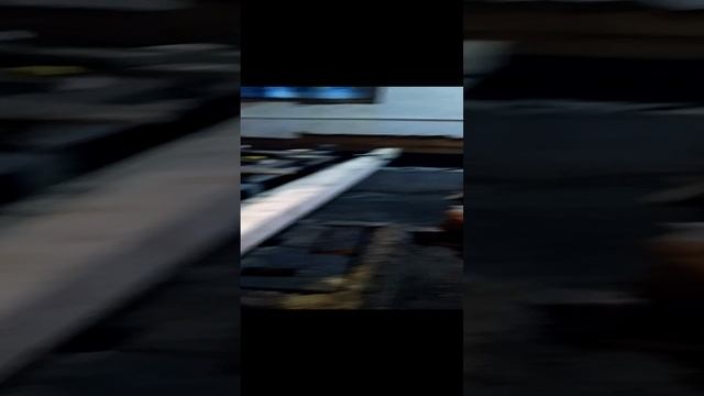 Ремонт пола на даче. Уложили первые лаги.