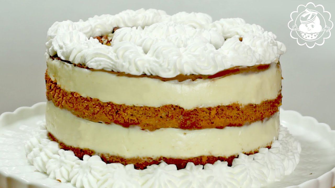 Шоколадный ореховый торт с заварным кремом и сливками. Chocolate nut cake with custard and cream.