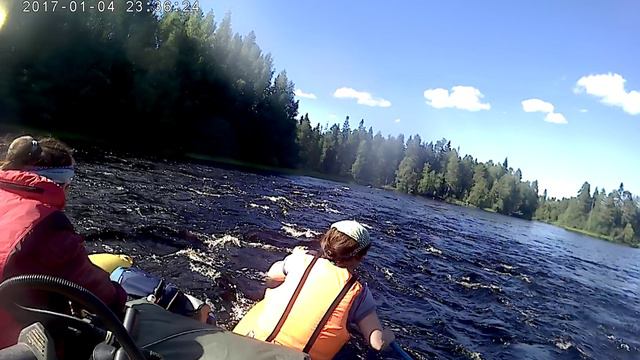 Порог из-под деревянного моста на реке Чирка (Карелия)