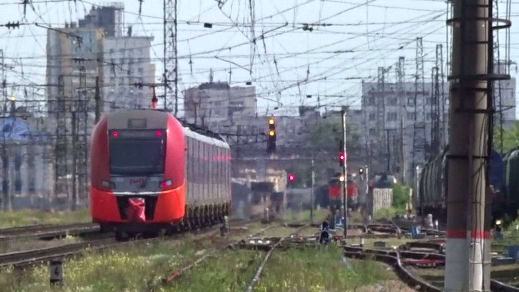 Электропоезд ЭС1П-042 прибывает на вокзал Нижний Новгород Московский