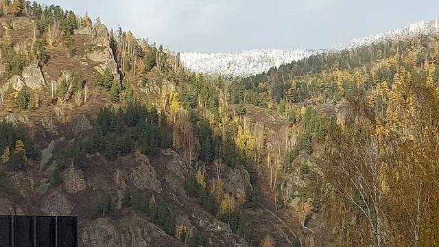 6 октября 2022 года на сопках в Дивногорске виднеется снег