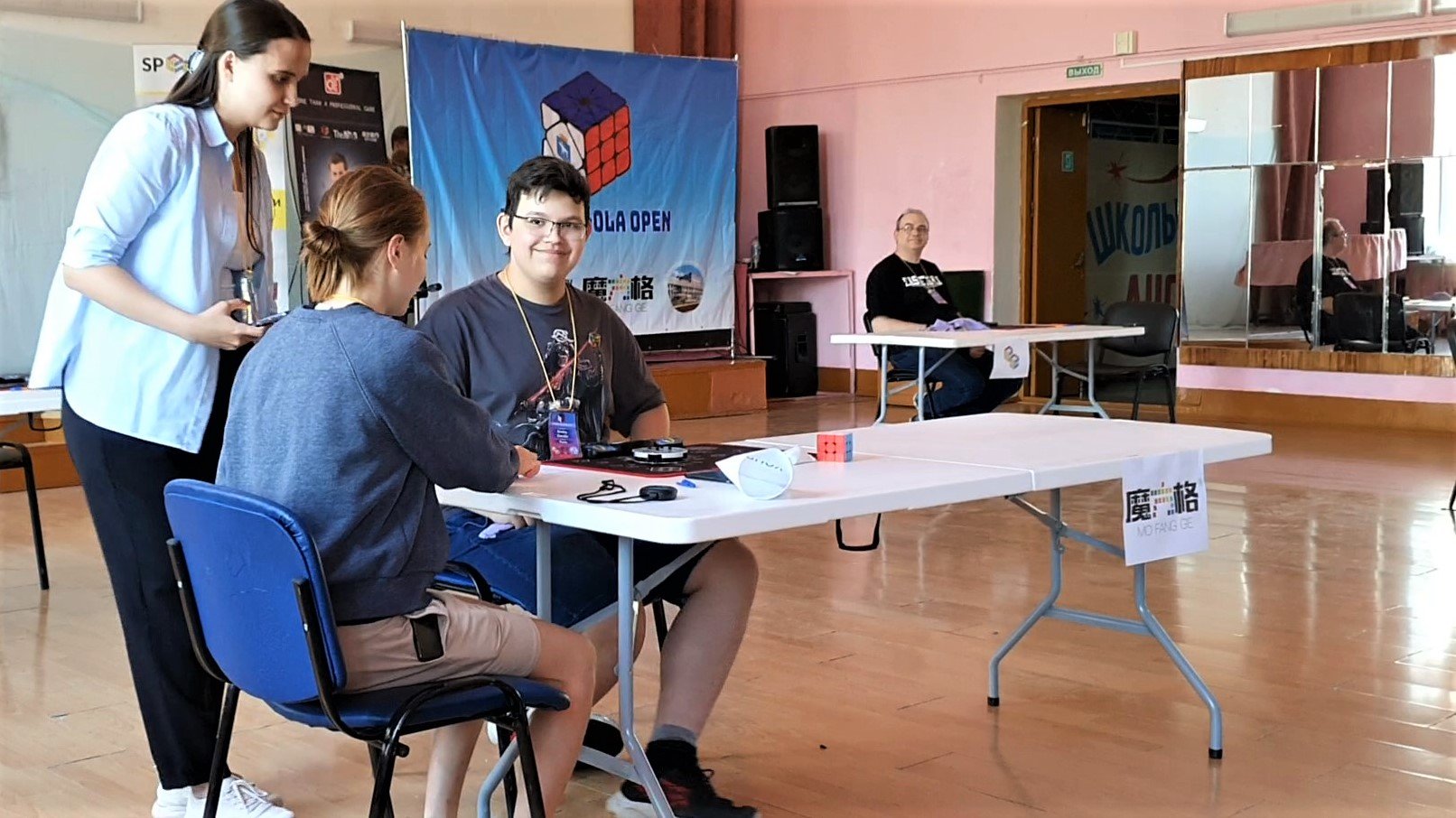 3.12 с - Рекорд России в единичной попытке сборки часов Рубика