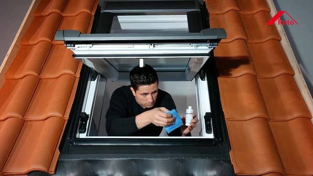 Обслуживание пластикового средне-поворотно окна Roto WDF R6