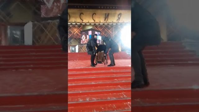 Мчу по красной дорожке... #Спасибо сильным и надежным ребятам за сопровождение и помощь!!!.mp4