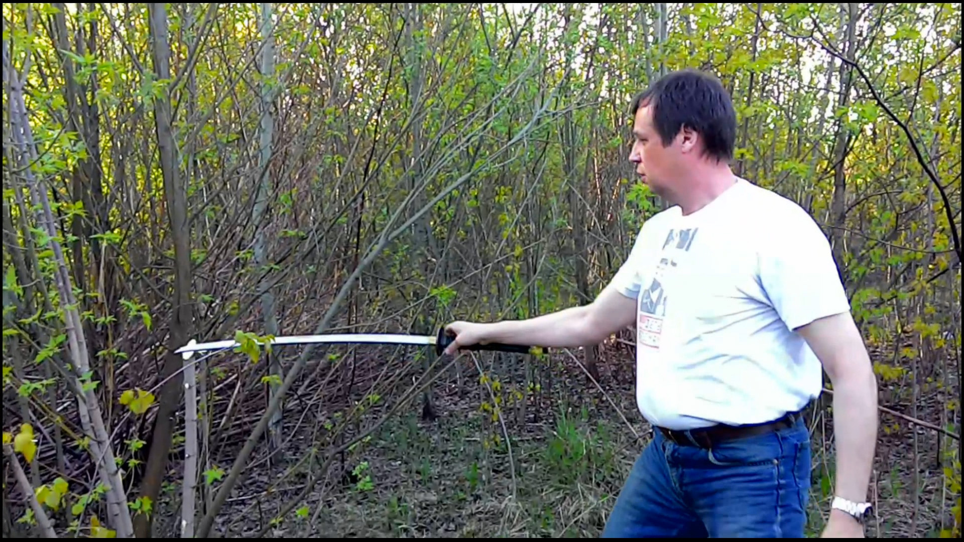 Тамэсигири в школе фехтования Katana Club рубка катаной деревца толщиной в два c половиной пальца