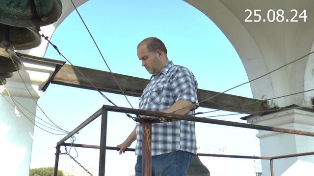 колокольный звон  к литургии 25 08 2024