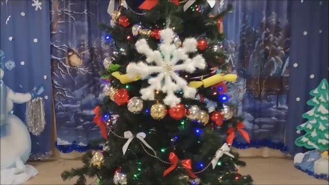 Новогодний музыкальный зал в детском саду. Вот так мы его украсили для детей.