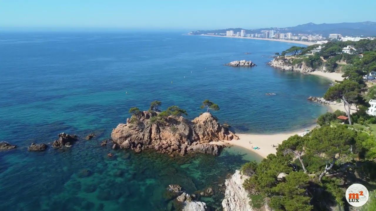 Бухты Cala Belladona - Cala de Roques Planes, Плайя де Аро/Калонже, Коста Брава, Испания 01/06/2022.