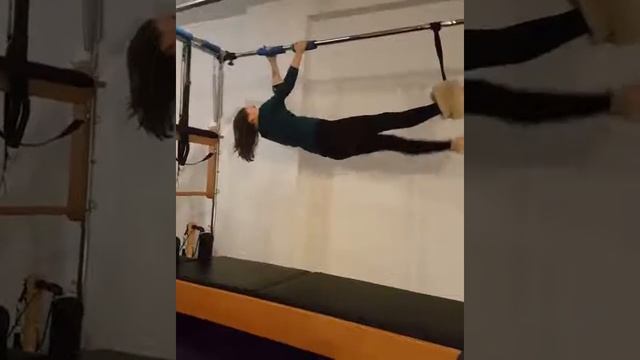 Пилатес-подтягивания с расширителем кисти