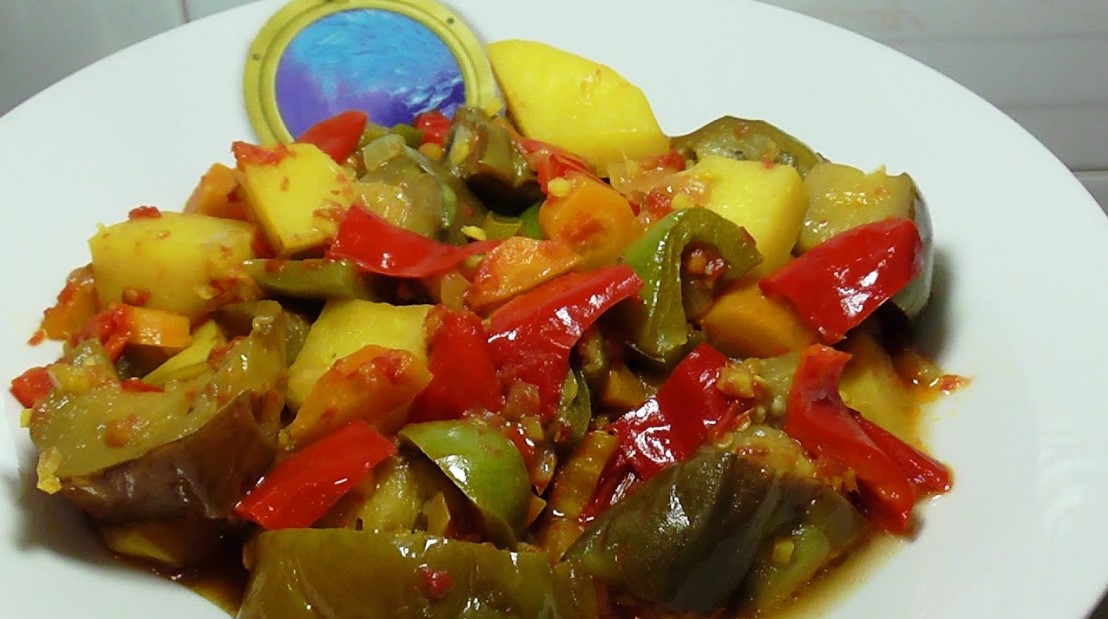 БАКЛАЖАНЫ В ТОМАТНОМ СОУСЕ