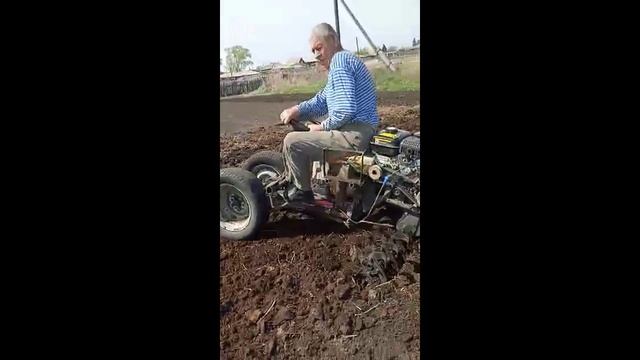 Как из мотоблока сделать кировец, мастера из Зауралья.mp4