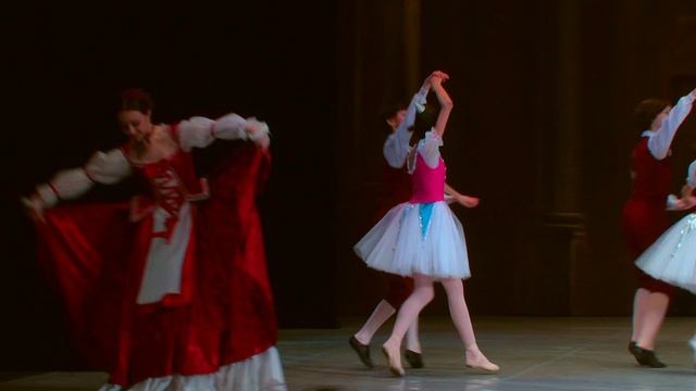 Мамаша Жигонь балет "Щелкунчик". МХУ при МГАТ Гжель